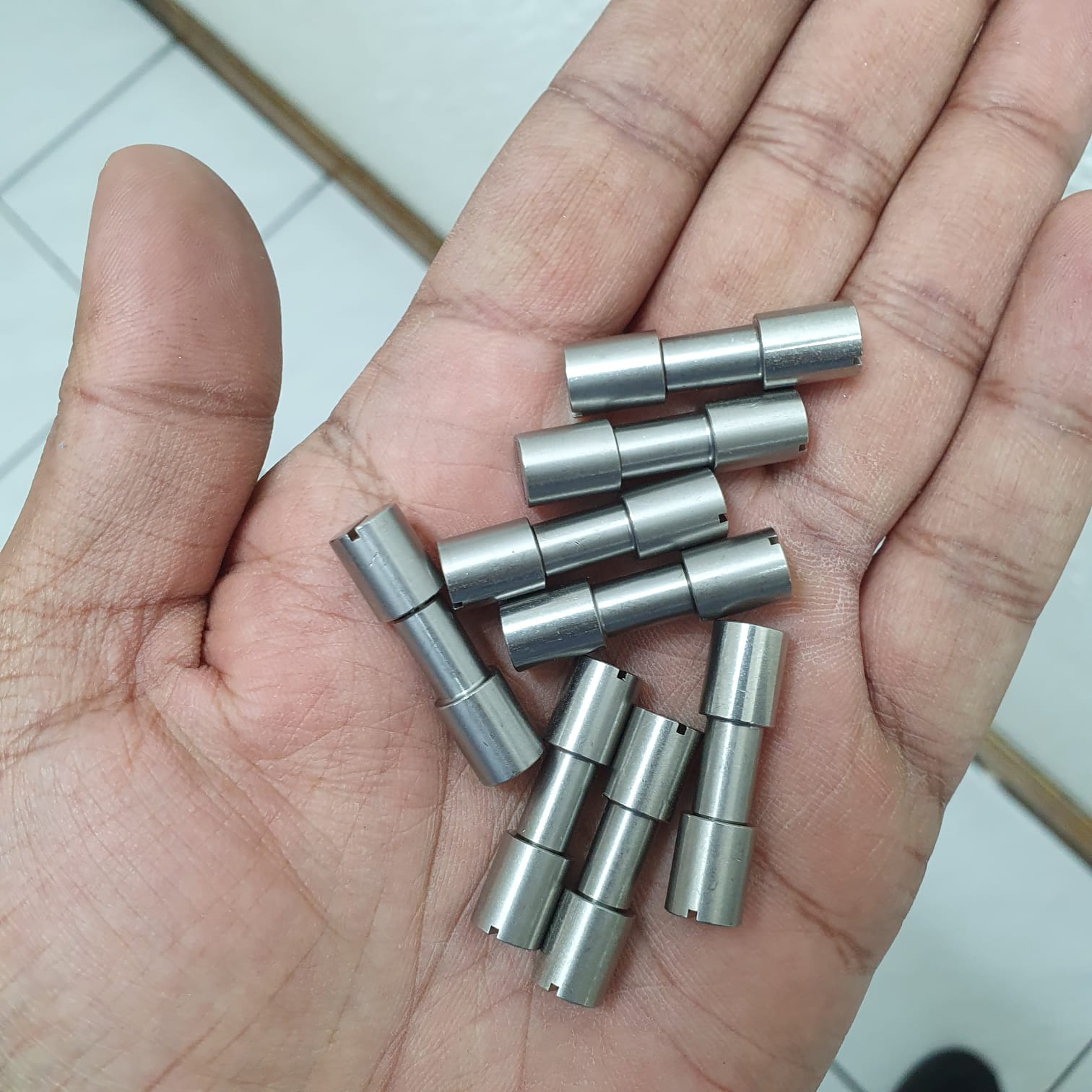 Stainless Steel Corby Bolts – Zees Knife Supplies